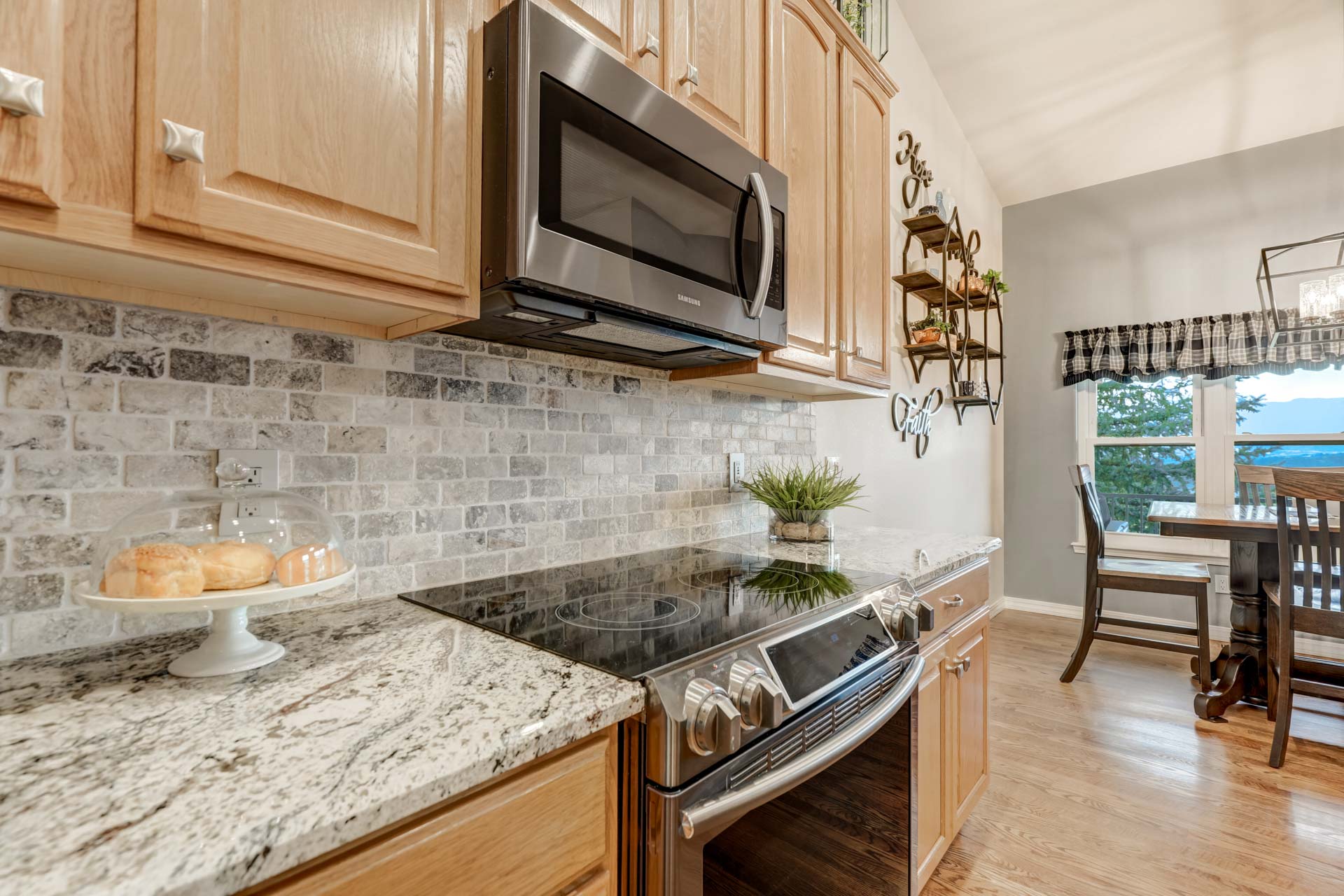 14324 Eagle Villa Gr presented by Behr & Behr – FēD