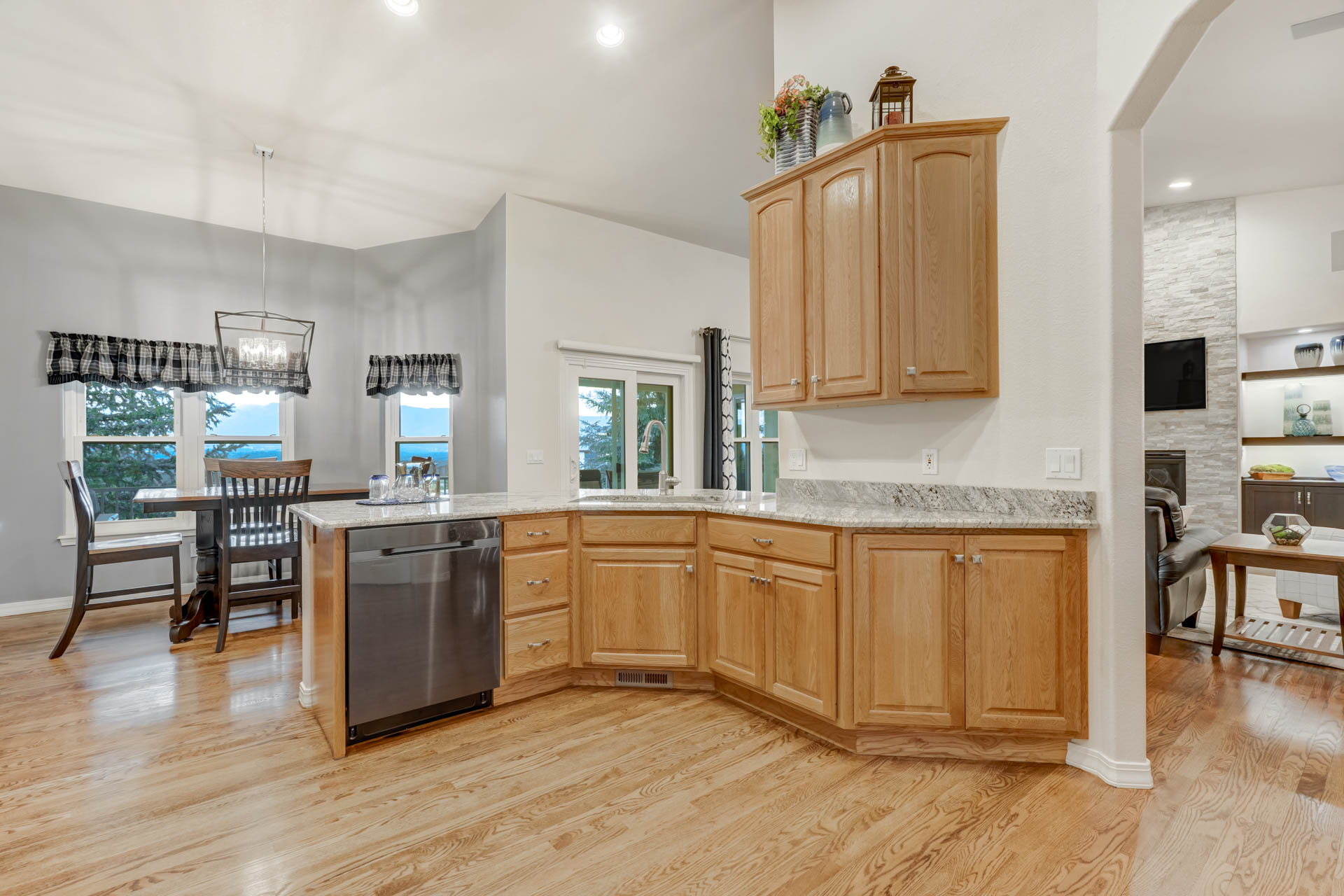 14324 Eagle Villa Gr presented by Behr & Behr – FēD