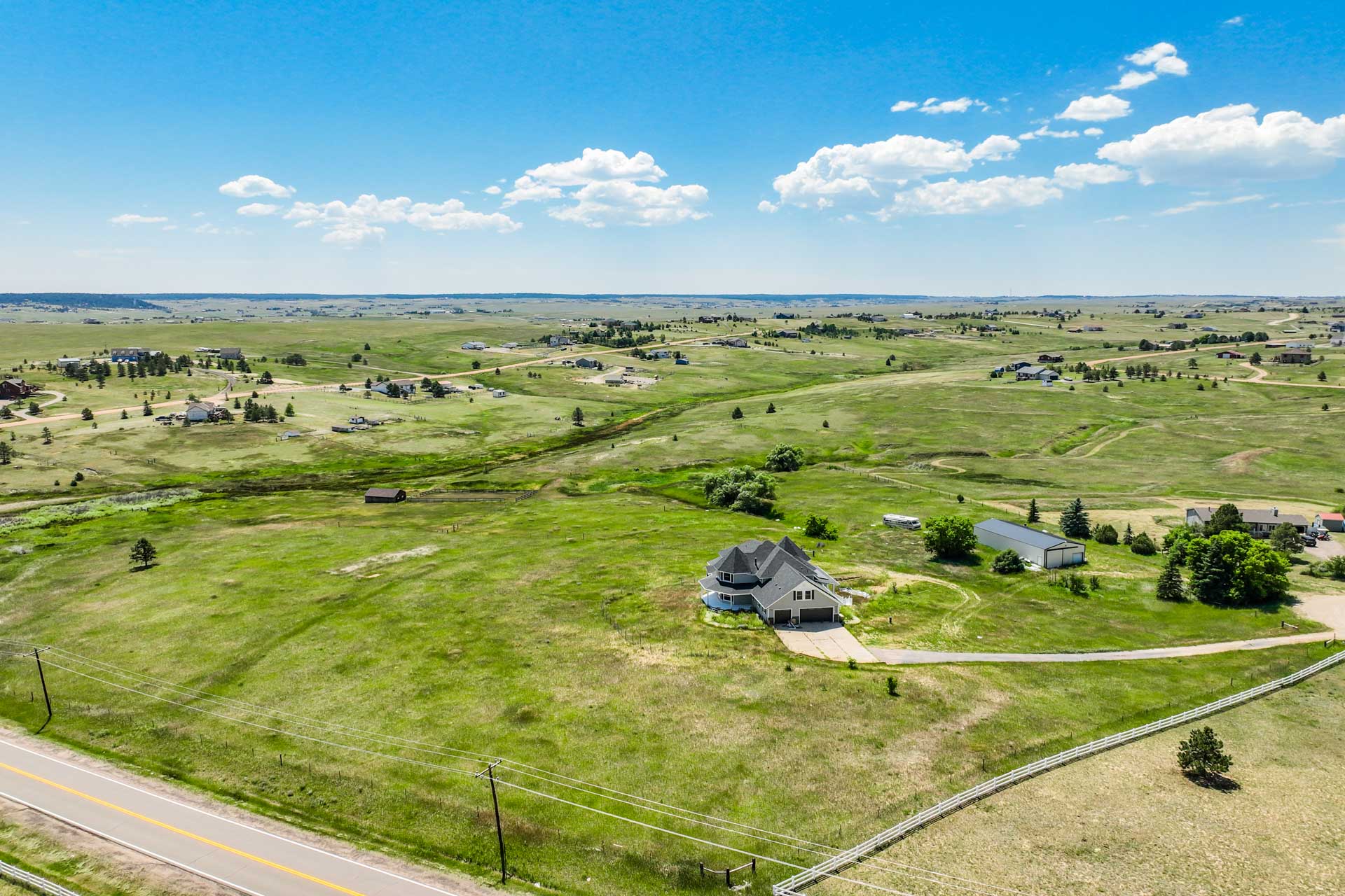 20490 Amanda Ct presented by Lara Winter – FēD