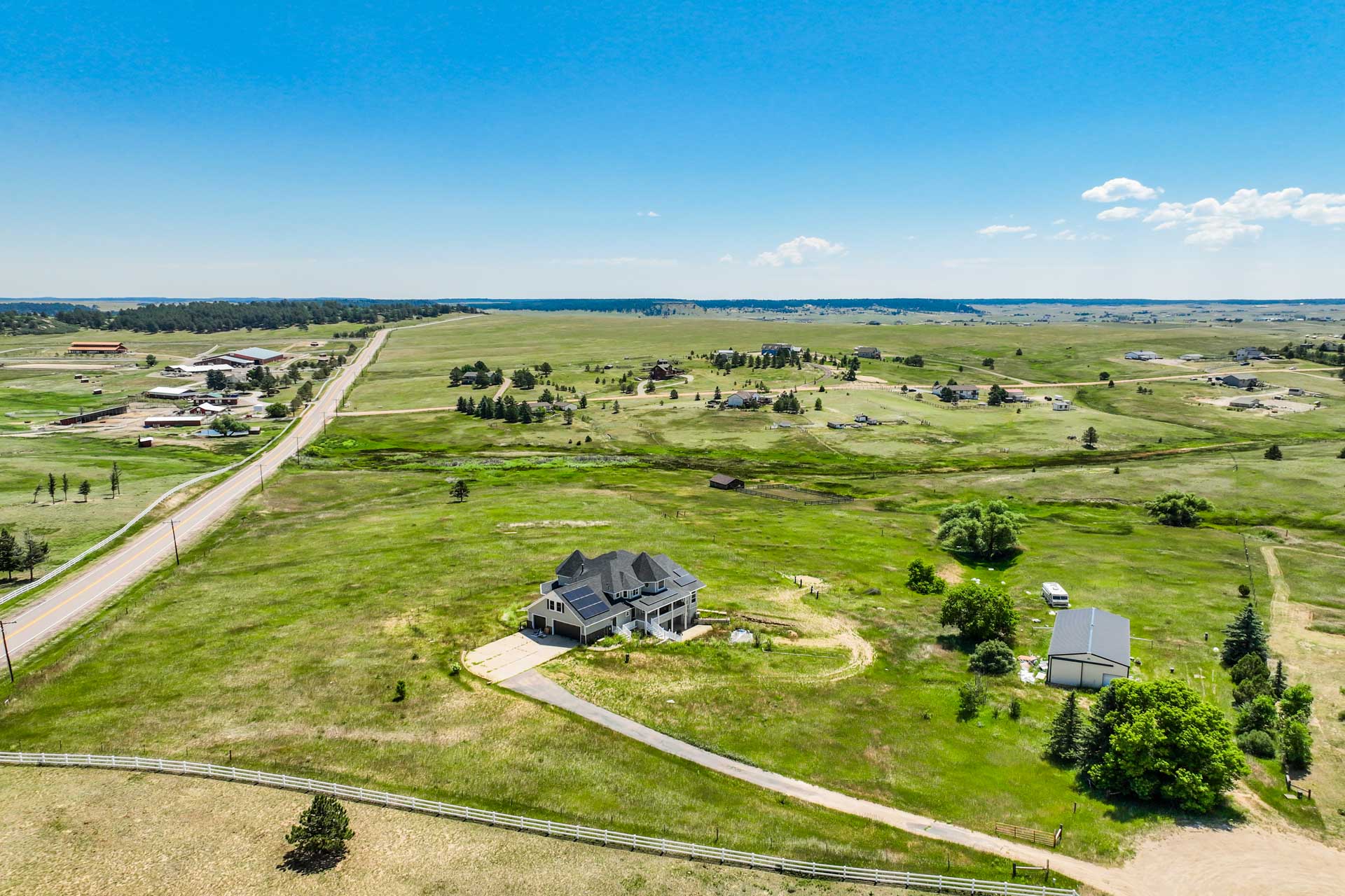 20490 Amanda Ct presented by Lara Winter – FēD