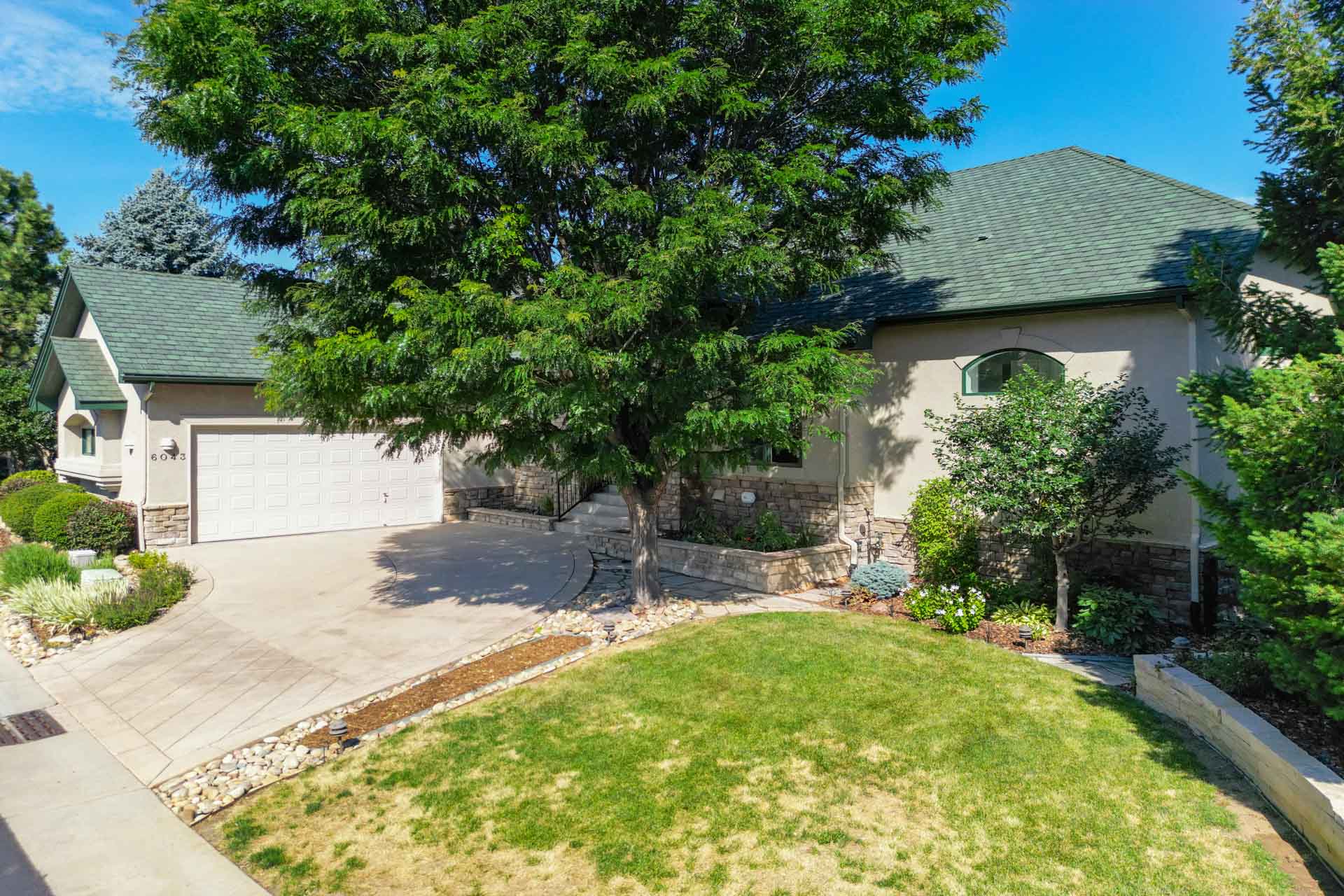 6043 S Bellaire Wy presented by Brian & Jamie Harris – FēD