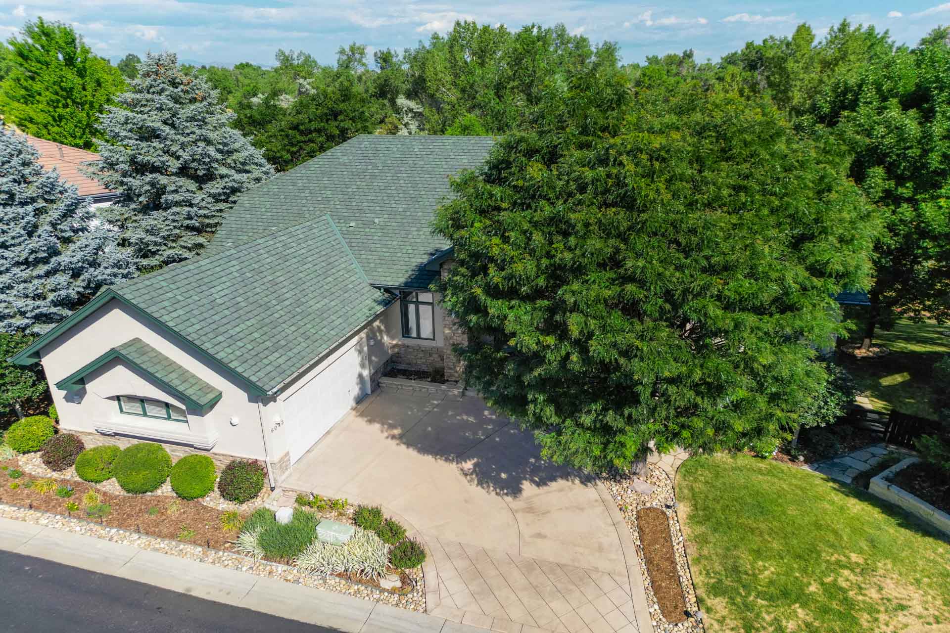 6043 S Bellaire Wy presented by Brian & Jamie Harris – FēD