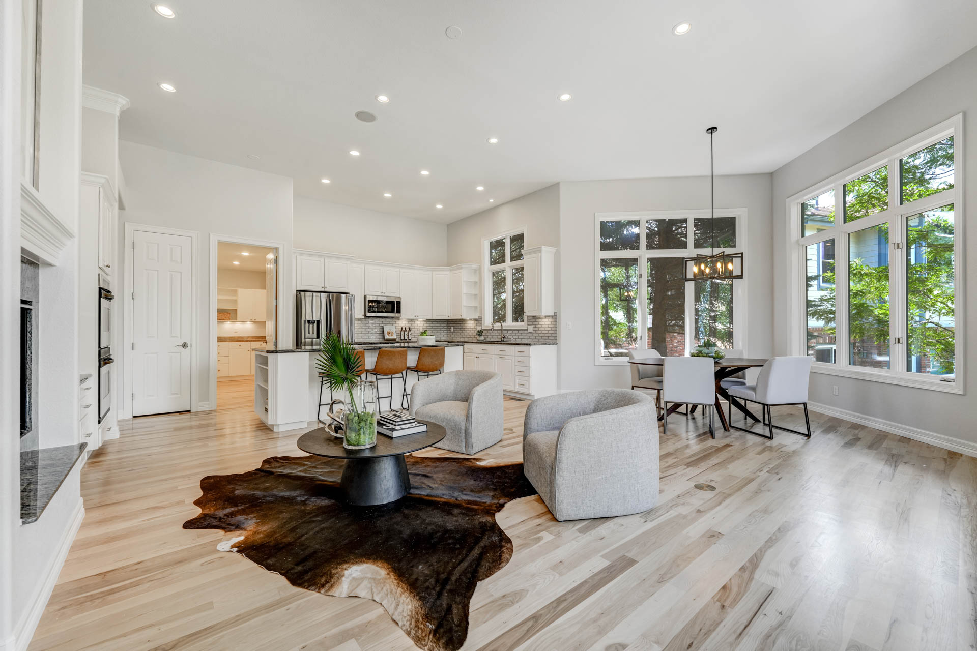 6043 S Bellaire Wy presented by Brian & Jamie Harris – FēD