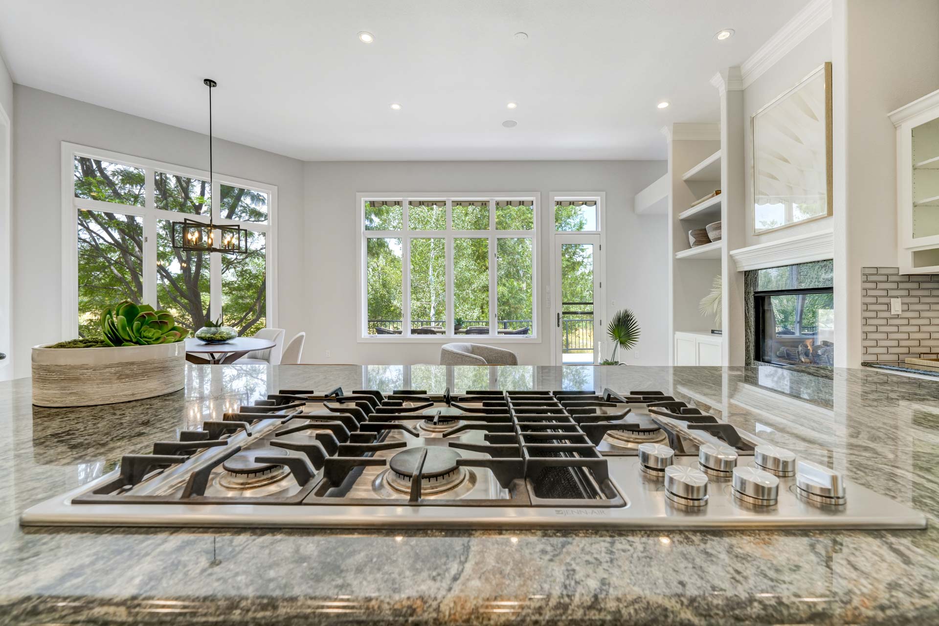 6043 S Bellaire Wy presented by Brian & Jamie Harris – FēD