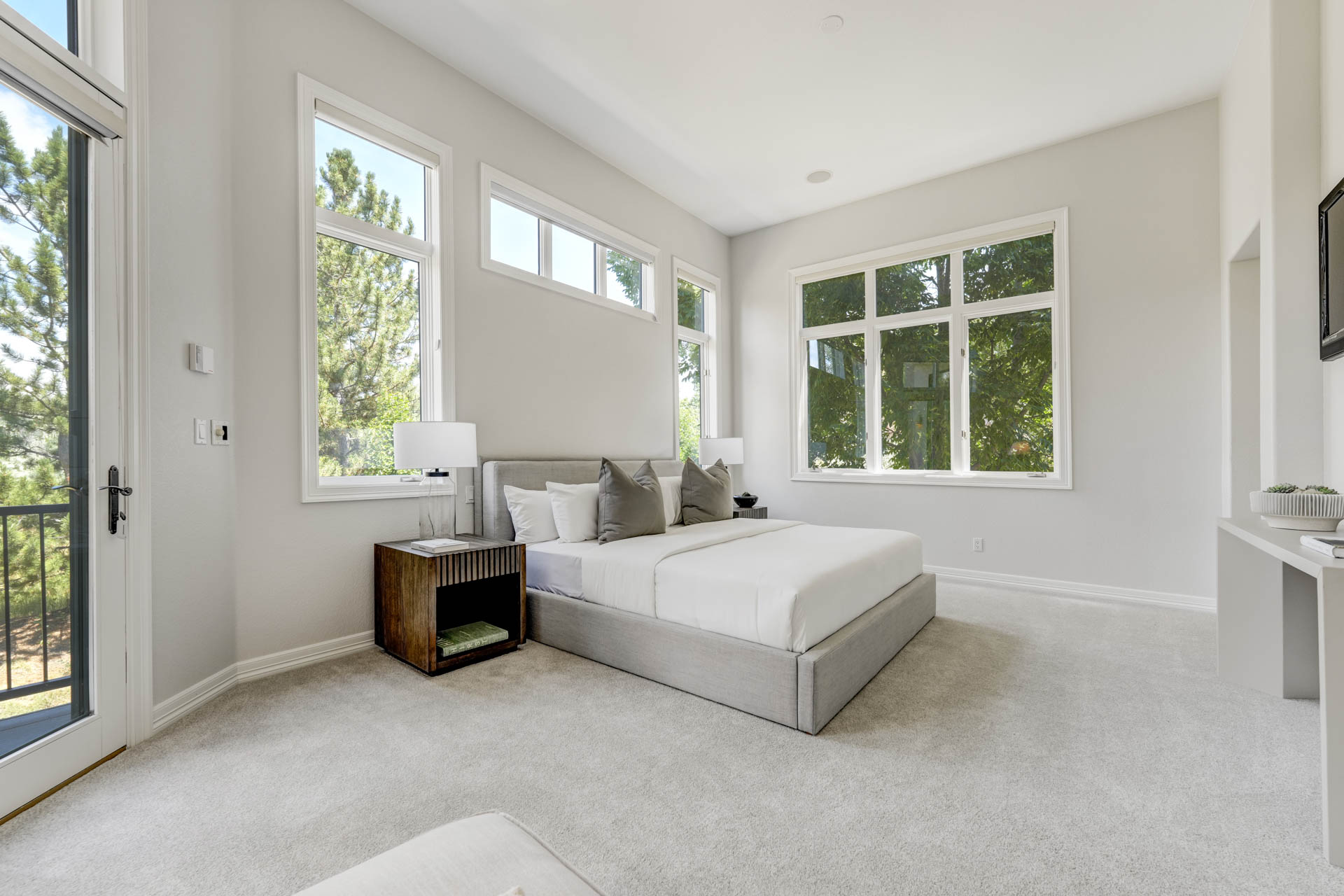 6043 S Bellaire Wy presented by Brian & Jamie Harris – FēD