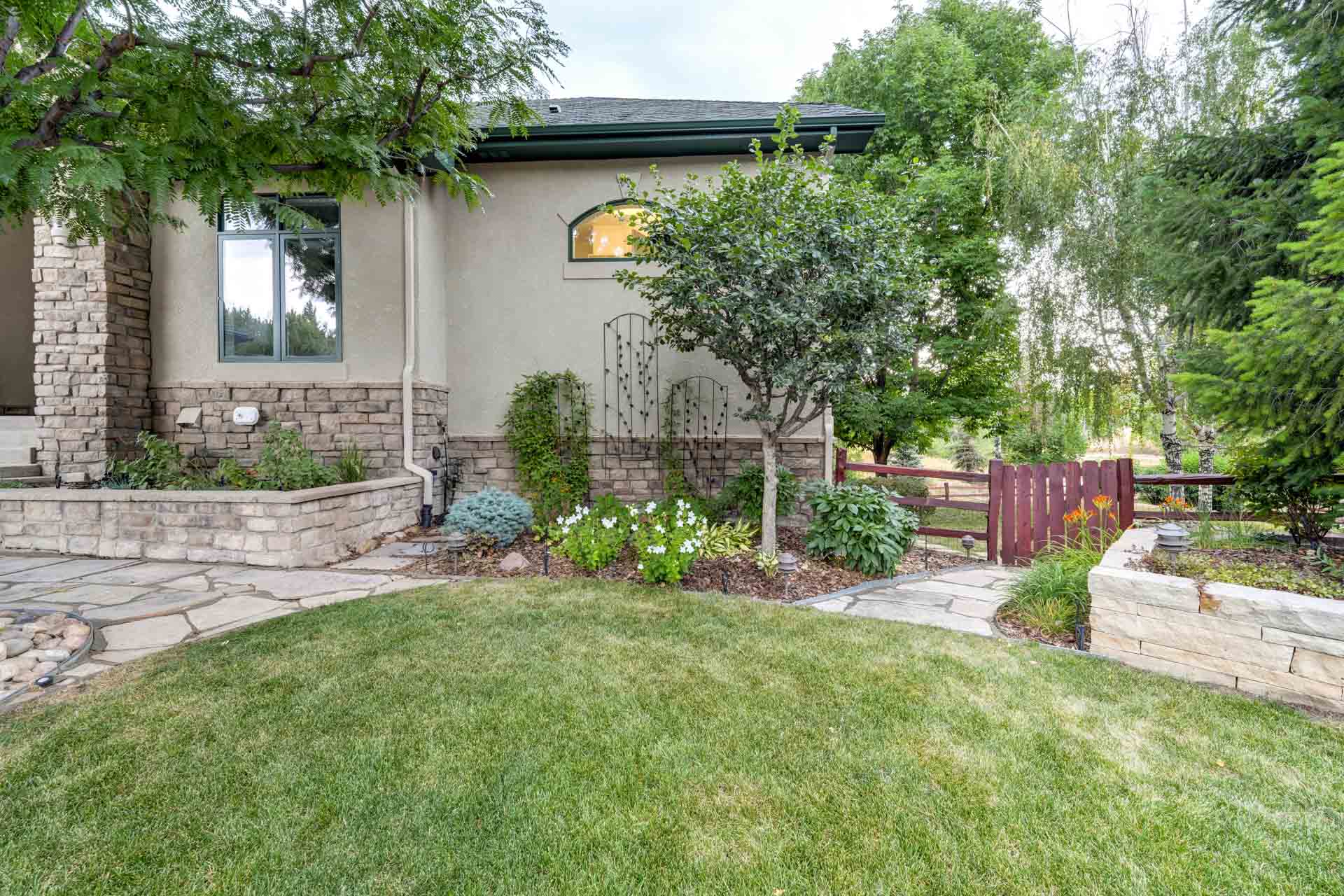 6043 S Bellaire Wy presented by Brian & Jamie Harris – FēD