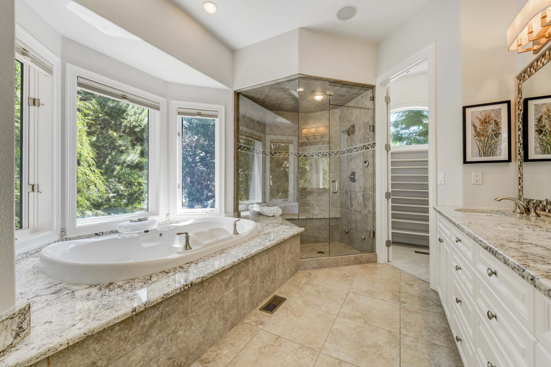 6043 S Bellaire Wy presented by Brian & Jamie Harris – FēD