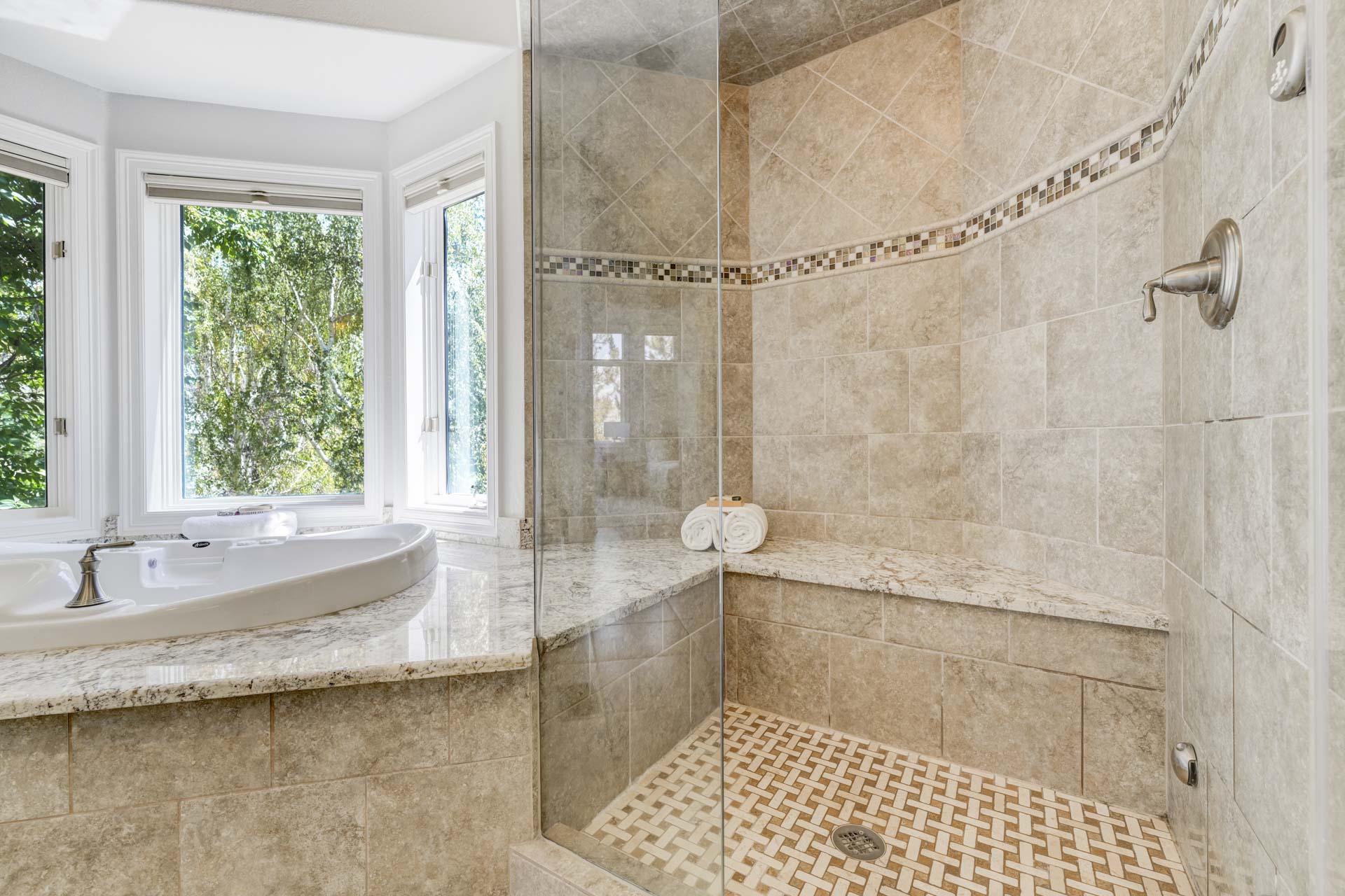 6043 S Bellaire Wy presented by Brian & Jamie Harris – FēD