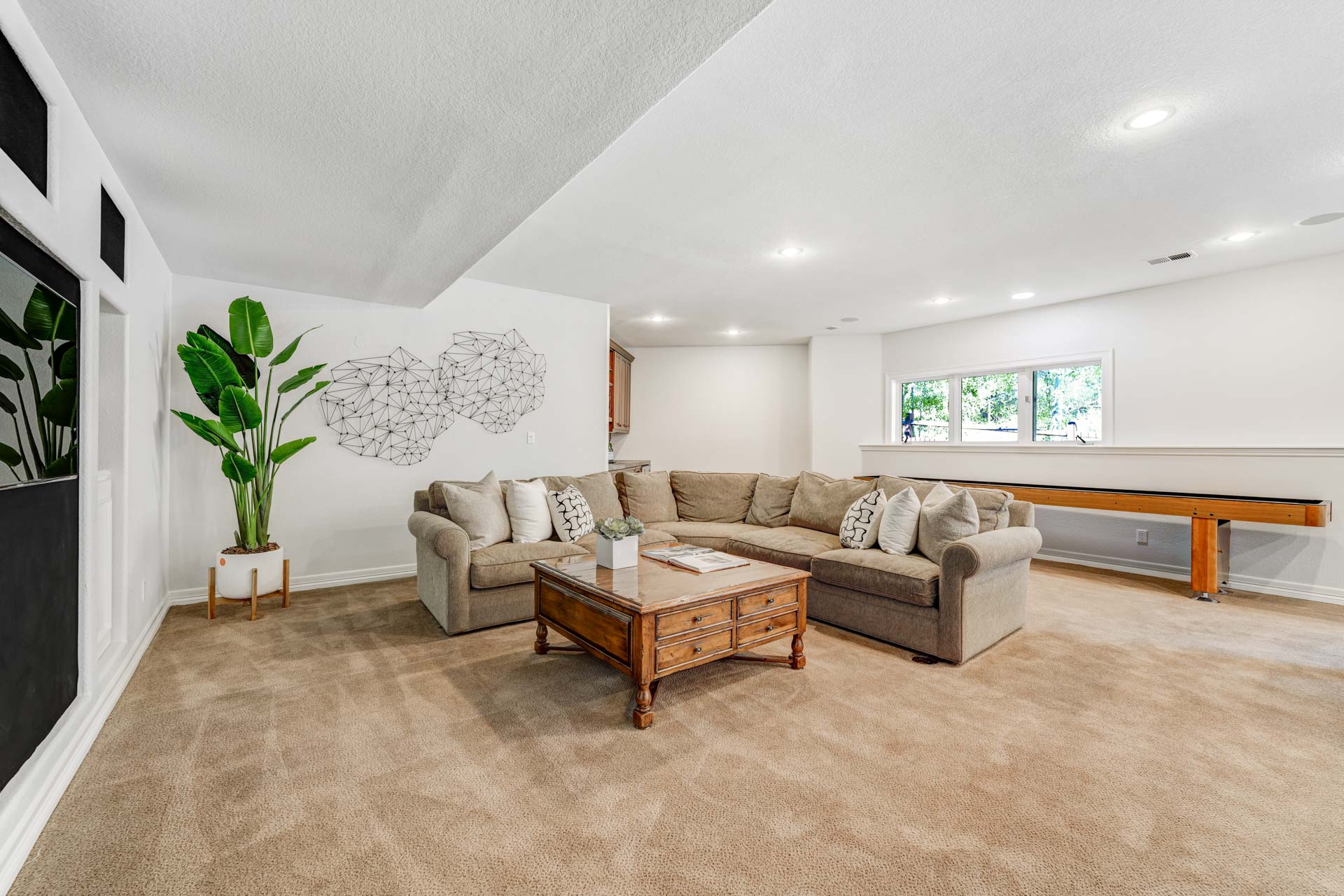 6043 S Bellaire Wy presented by Brian & Jamie Harris – FēD