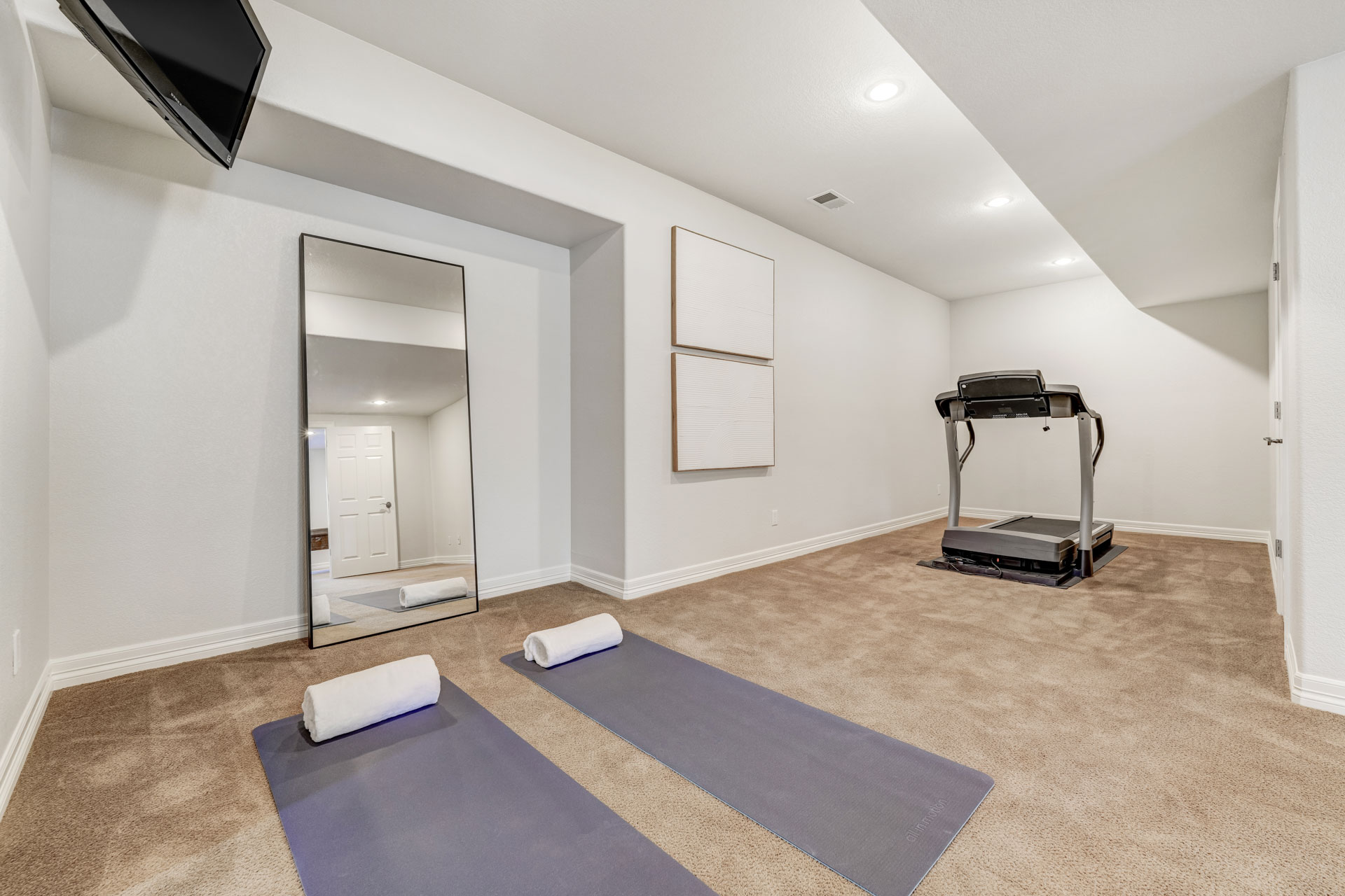 6043 S Bellaire Wy presented by Brian & Jamie Harris – FēD