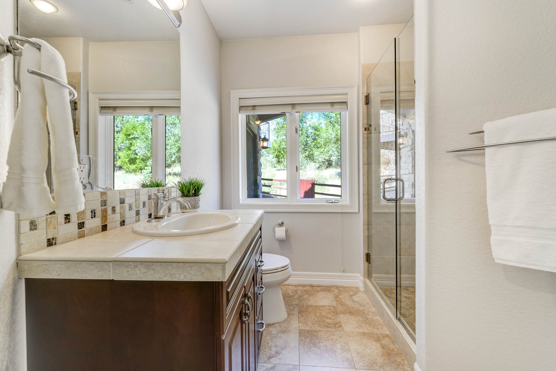 6043 S Bellaire Wy presented by Brian & Jamie Harris – FēD