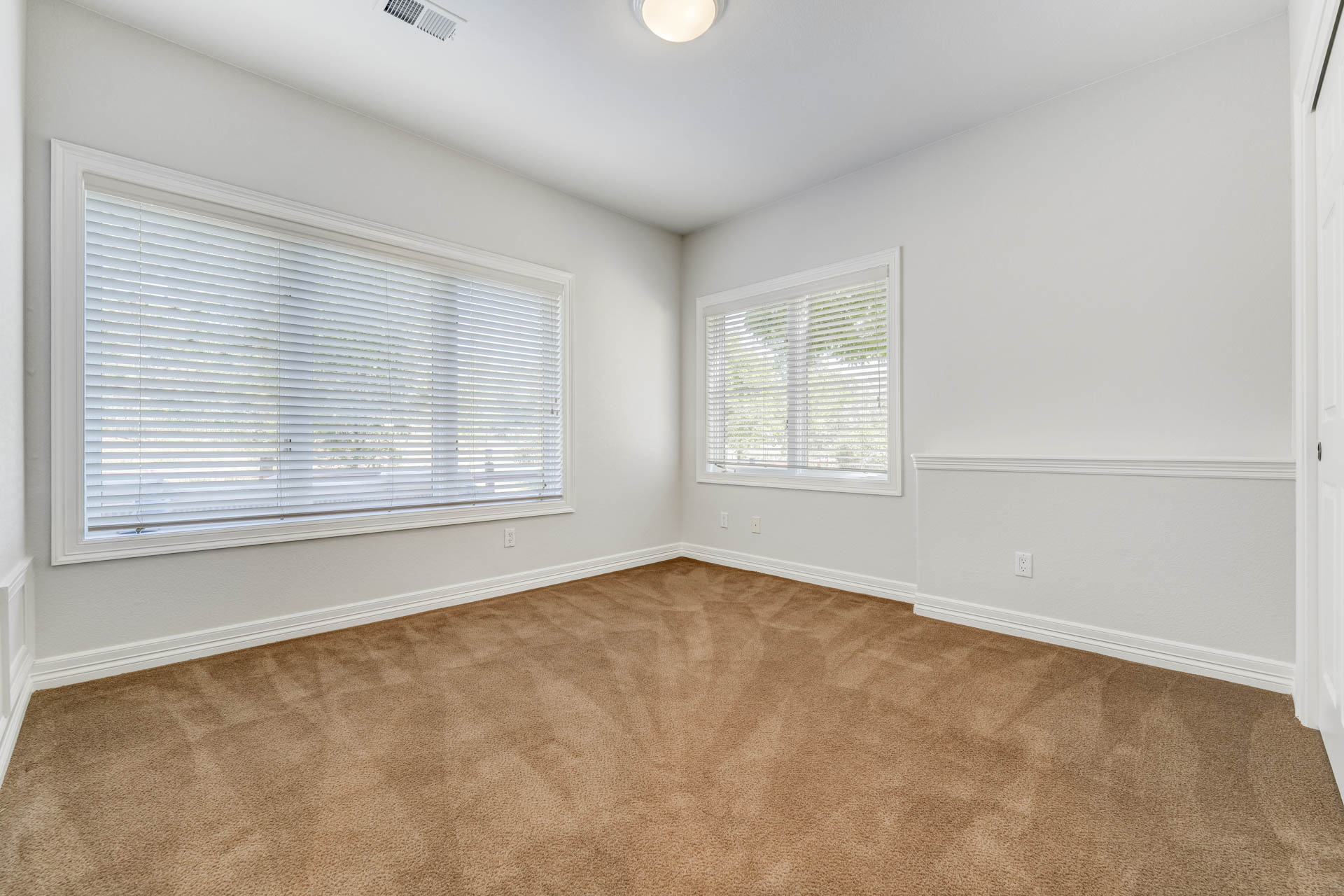 6043 S Bellaire Wy presented by Brian & Jamie Harris – FēD