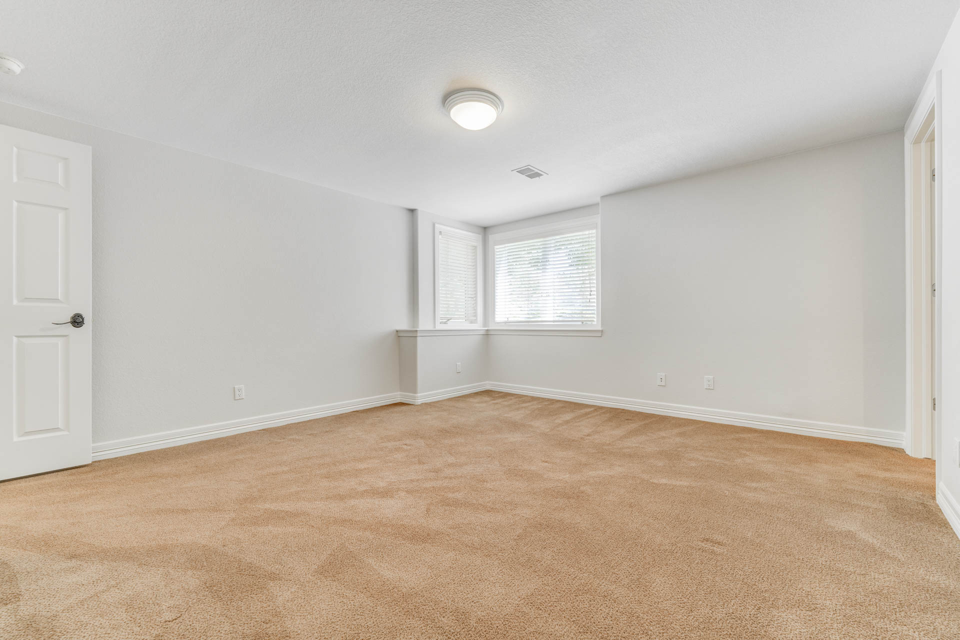 6043 S Bellaire Wy presented by Brian & Jamie Harris – FēD