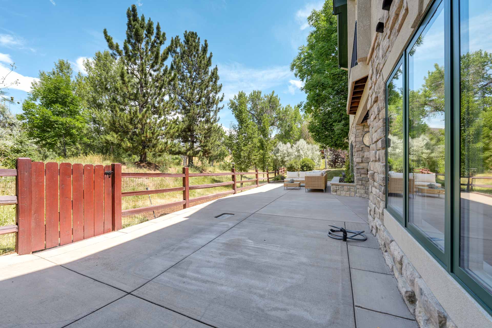6043 S Bellaire Wy presented by Brian & Jamie Harris – FēD