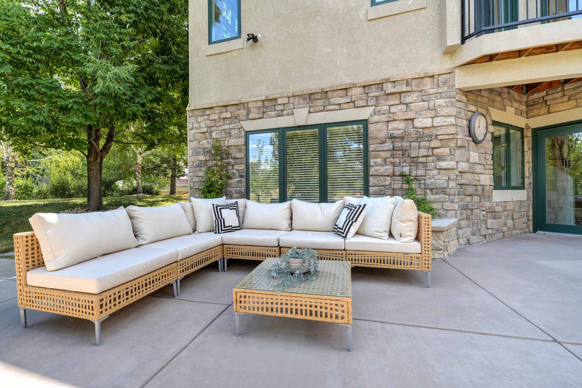 6043 S Bellaire Wy presented by Brian & Jamie Harris – FēD