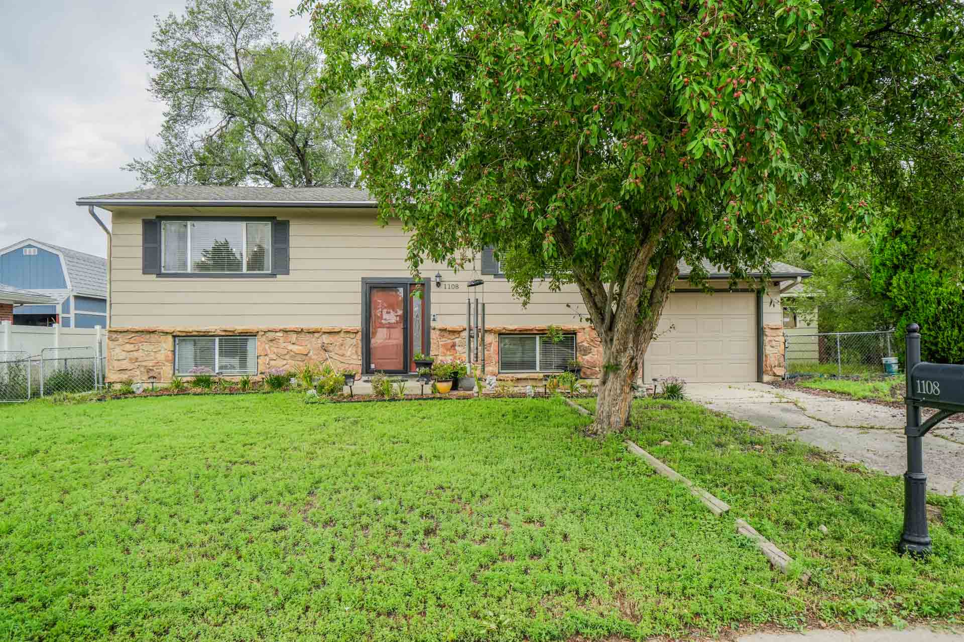 1108 Yosemite Dr – FēD