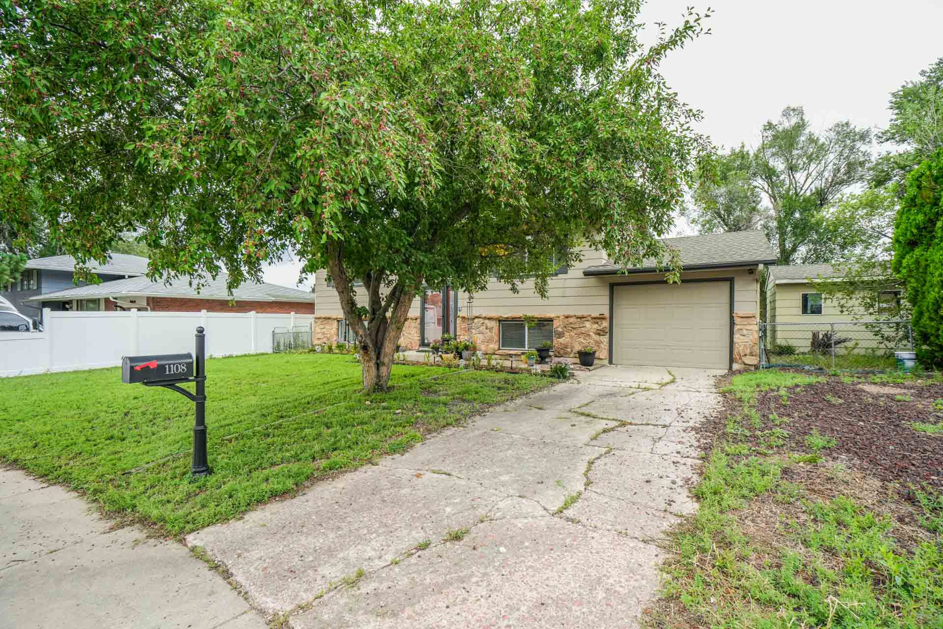 1108 Yosemite Dr – FēD