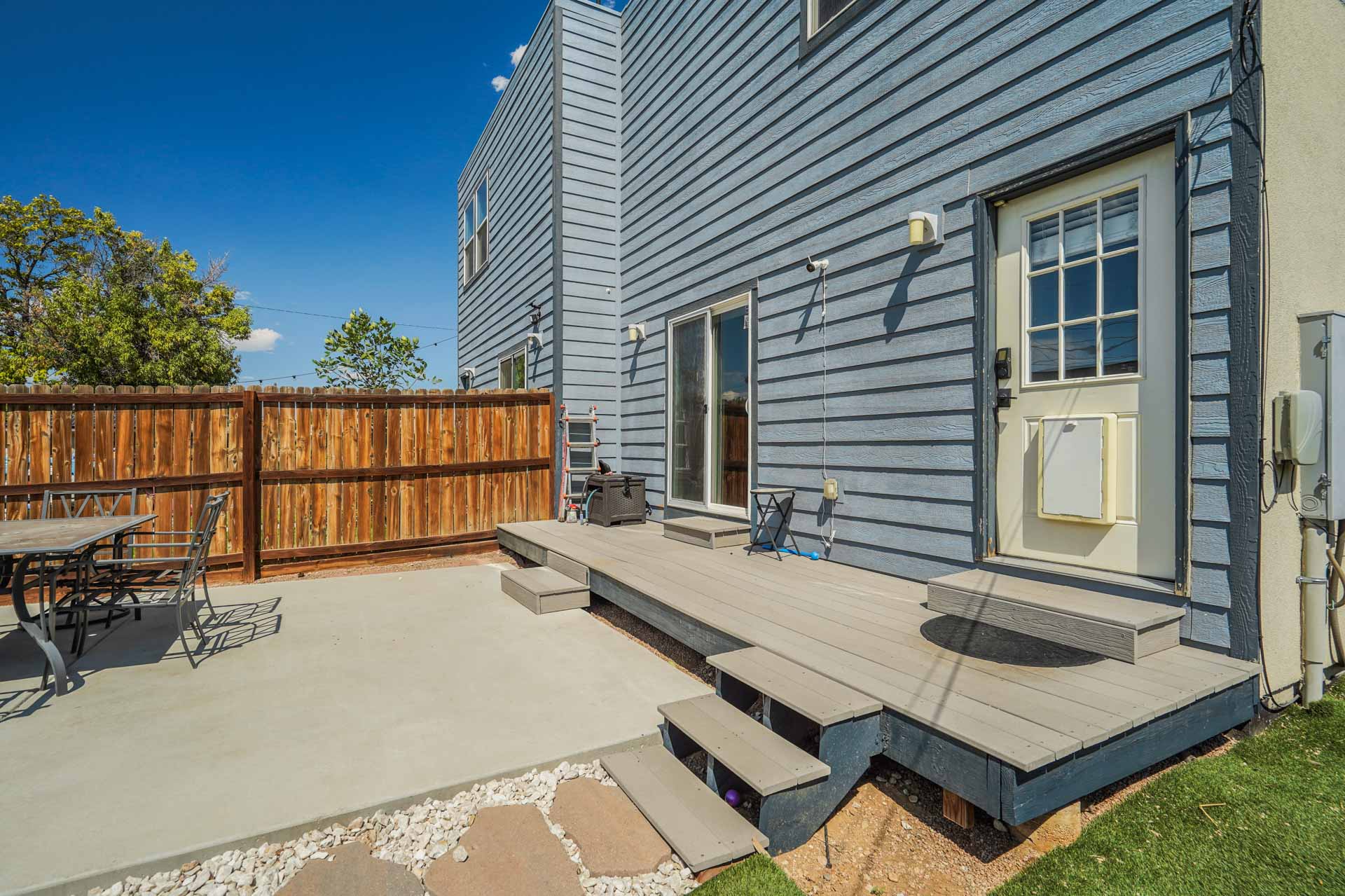 6993 Dexter St – FēD