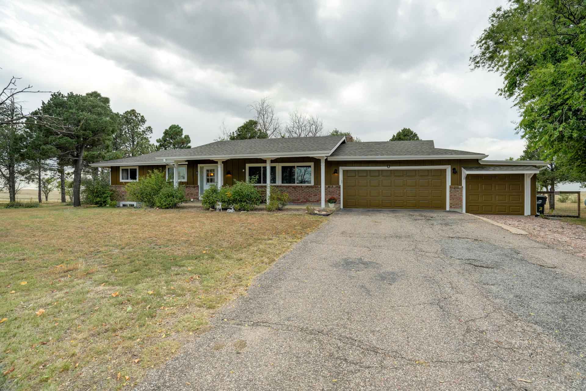 930 Hawk Dr presented by Jody Heffner – FēD