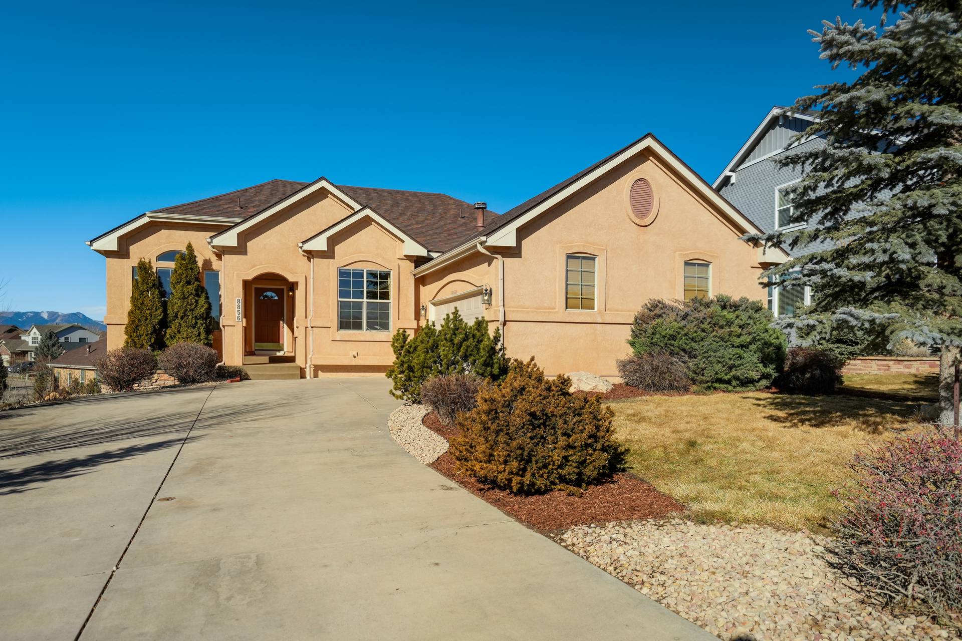 8856 Wolf Lake Drive presented by Andrea Rowley – FēD