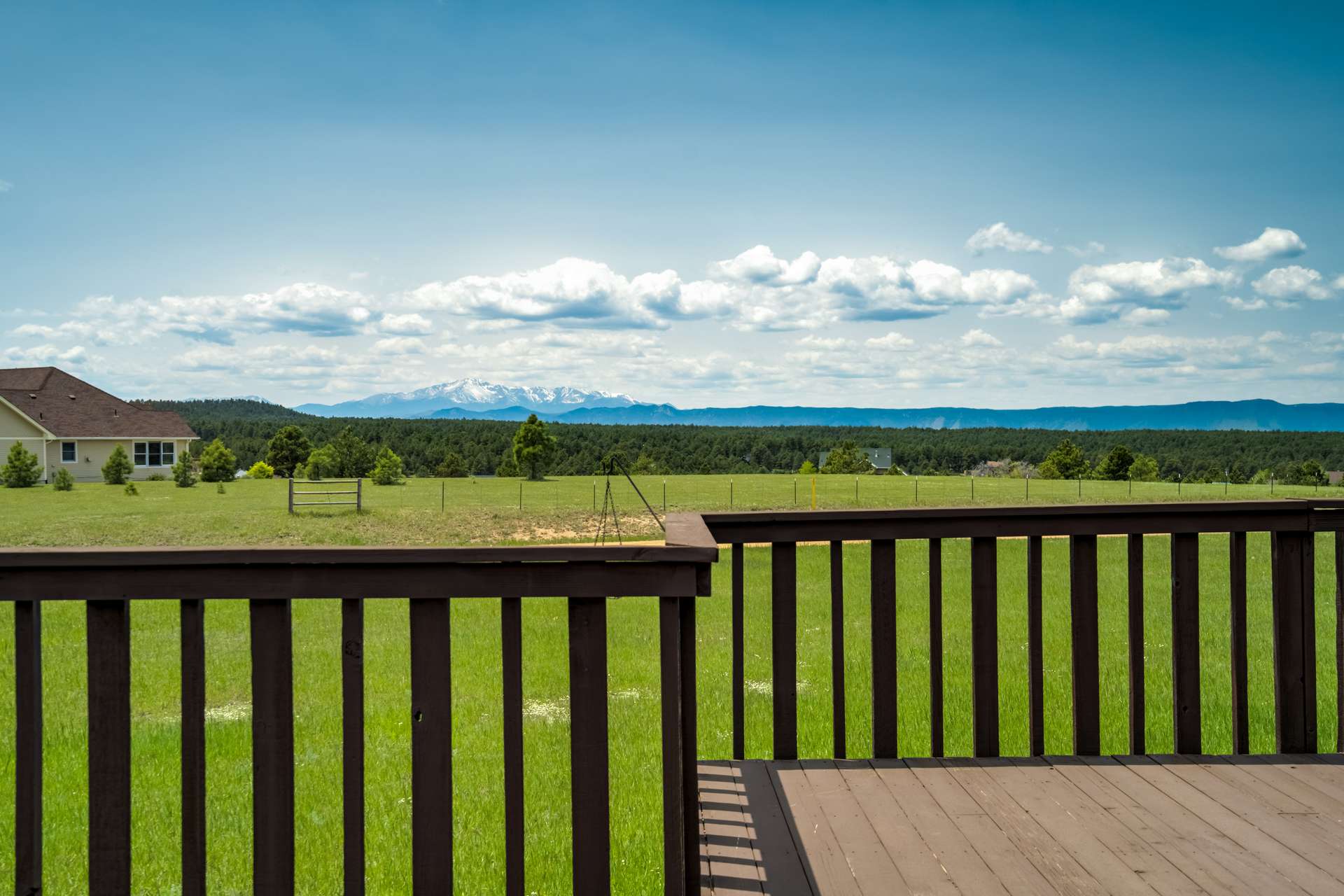20415 Elk Creek Dr E presented by Langlee Schafer – FēD