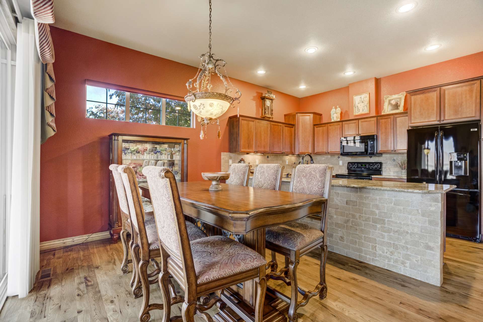 8396 Snow Cap View presented by Behr & Behr – FēD