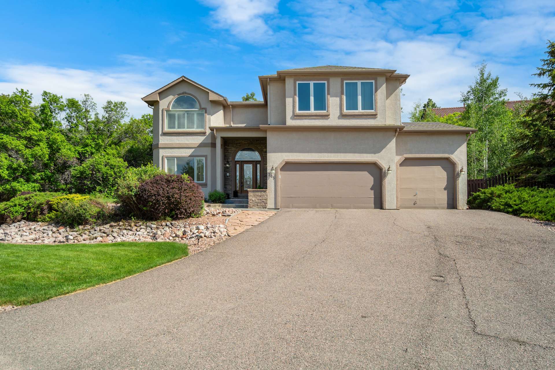 205 Pauma Valley Dr presented by Holly Quinn – FēD