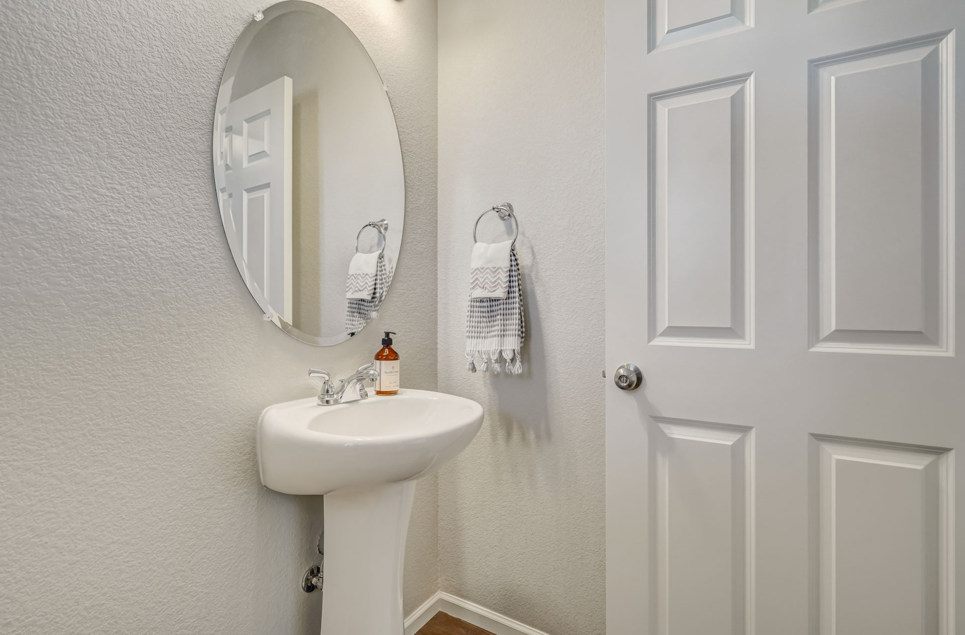 9158 Pacific Crest Dr presented by Taryn Simental – FēD