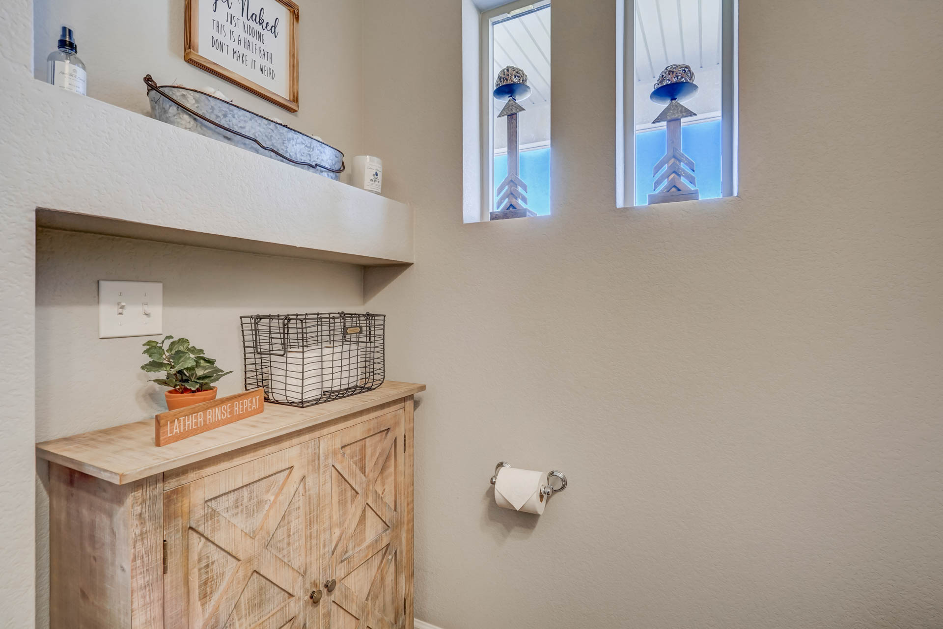 9158 Pacific Crest Dr presented by Taryn Simental – FēD