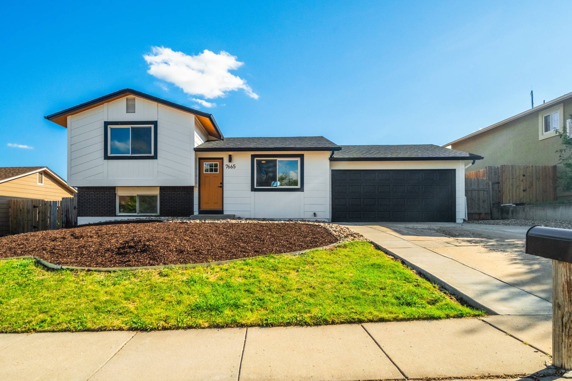 7665 Sunny View Ln presented by Matt Tolooee – FēD