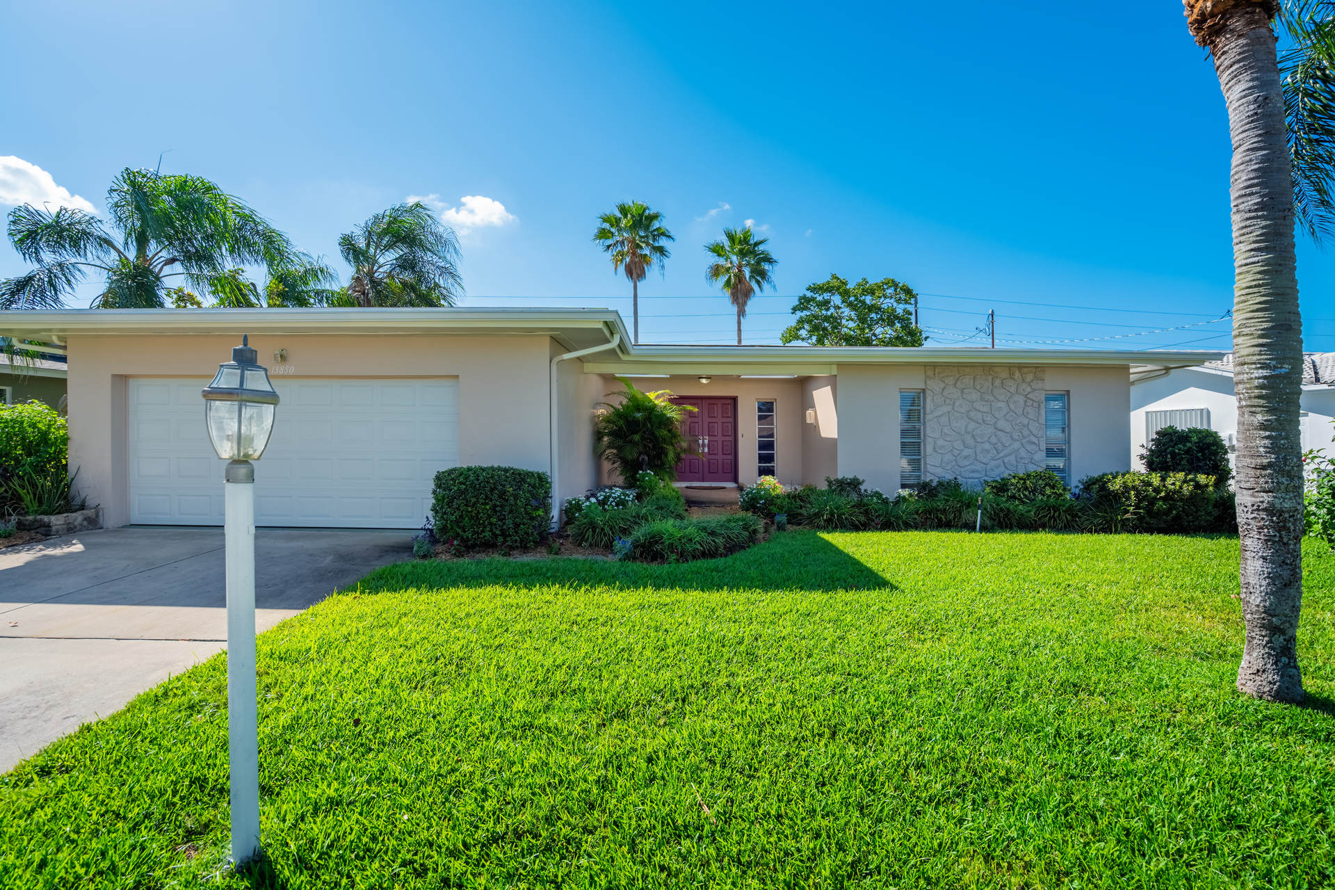 13850 Sunset Dr – FēD