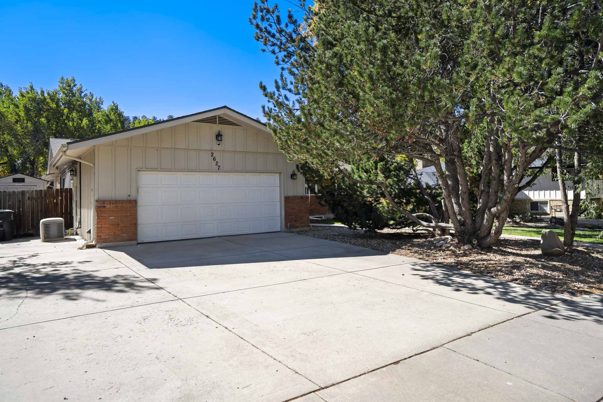 2627 Flintridge Dr presented by Craig Kallian – FēD