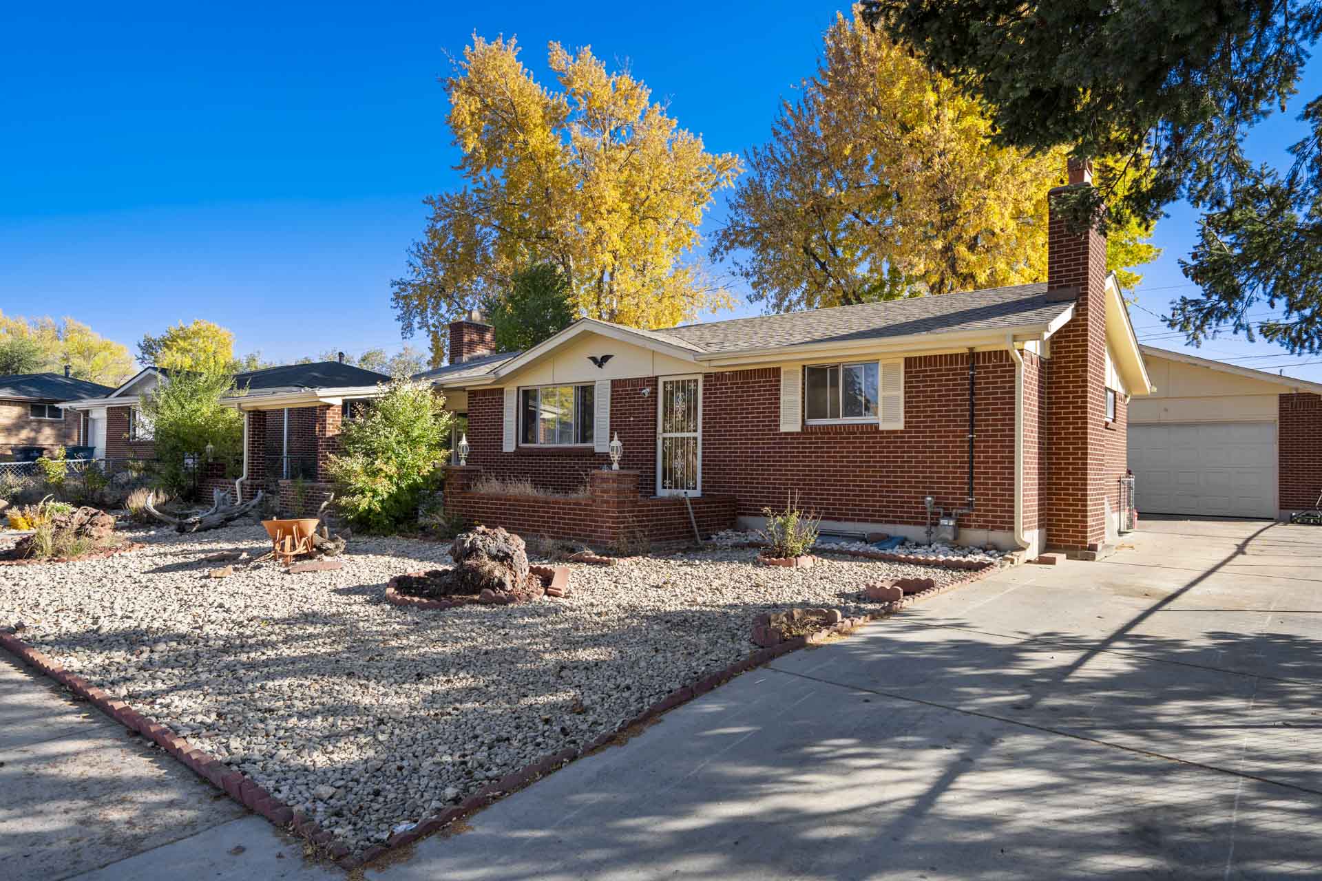 69 S Roosevelt St presented by Behr & Behr – FēD