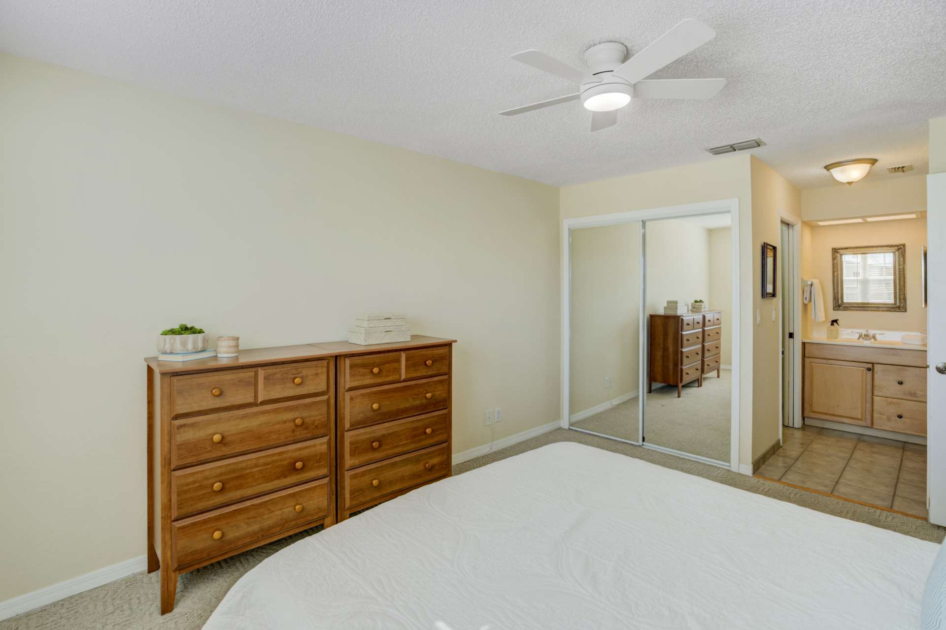 460 Paula Dr S Unit 401 – FēD